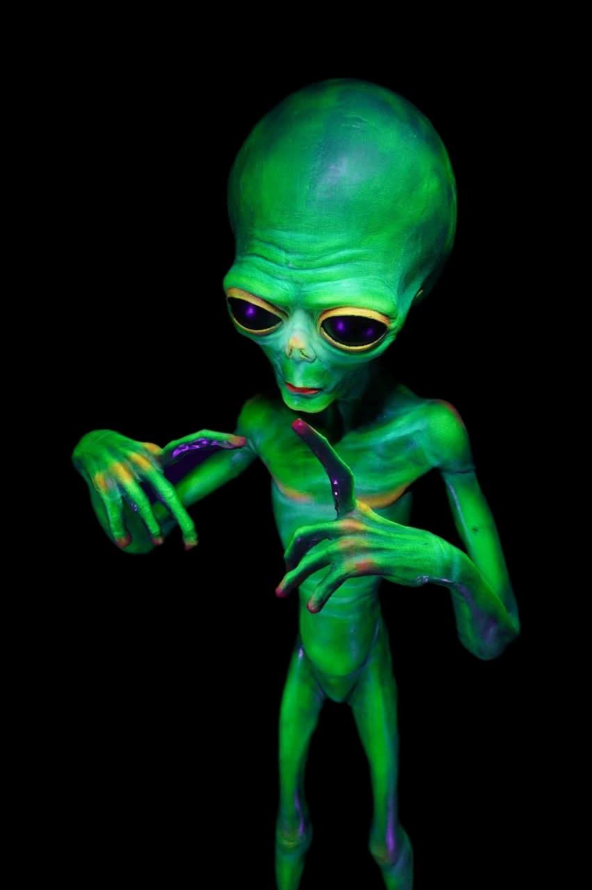 "Glow Alien"Halloween Decorations – The Horror Dome