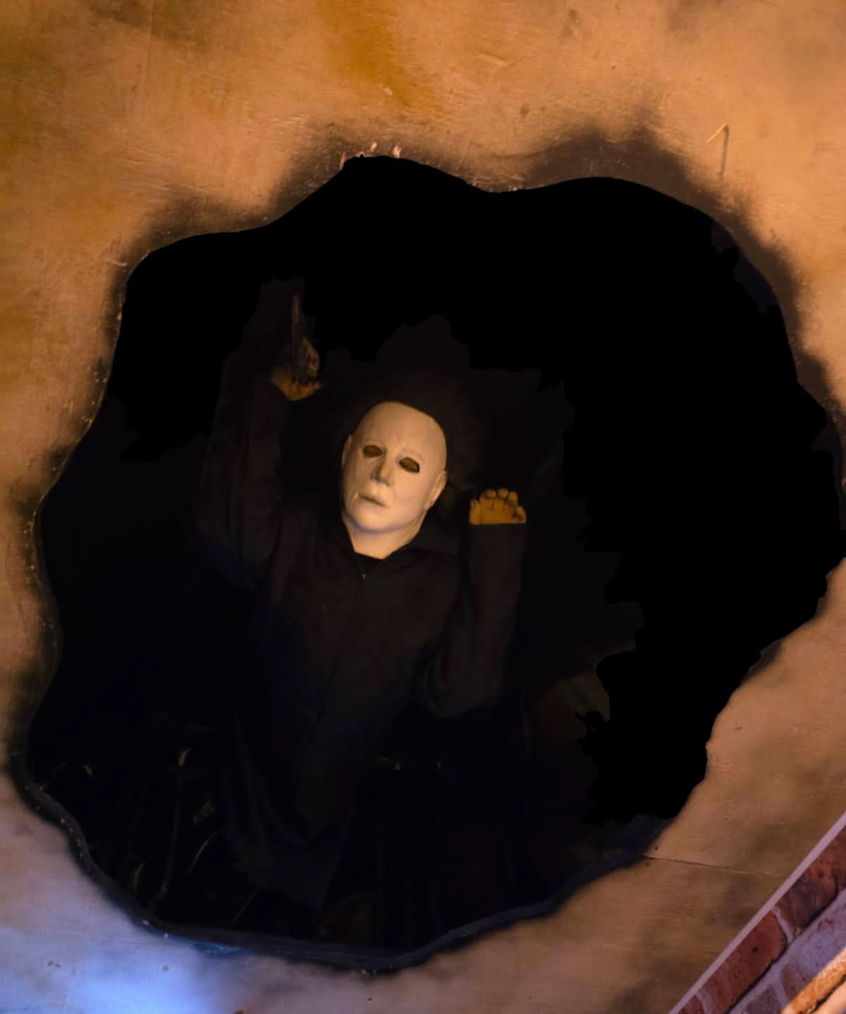 Killer Attic Attack Professional Halloween Animatronic – The Horror Dome