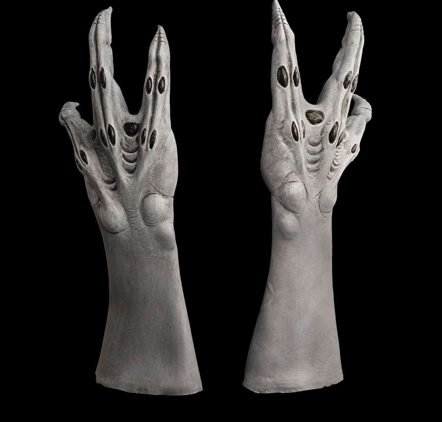 "Ultimate Alien Hands- Grey" Deluxe Latex Halloween Costume Gloves ...