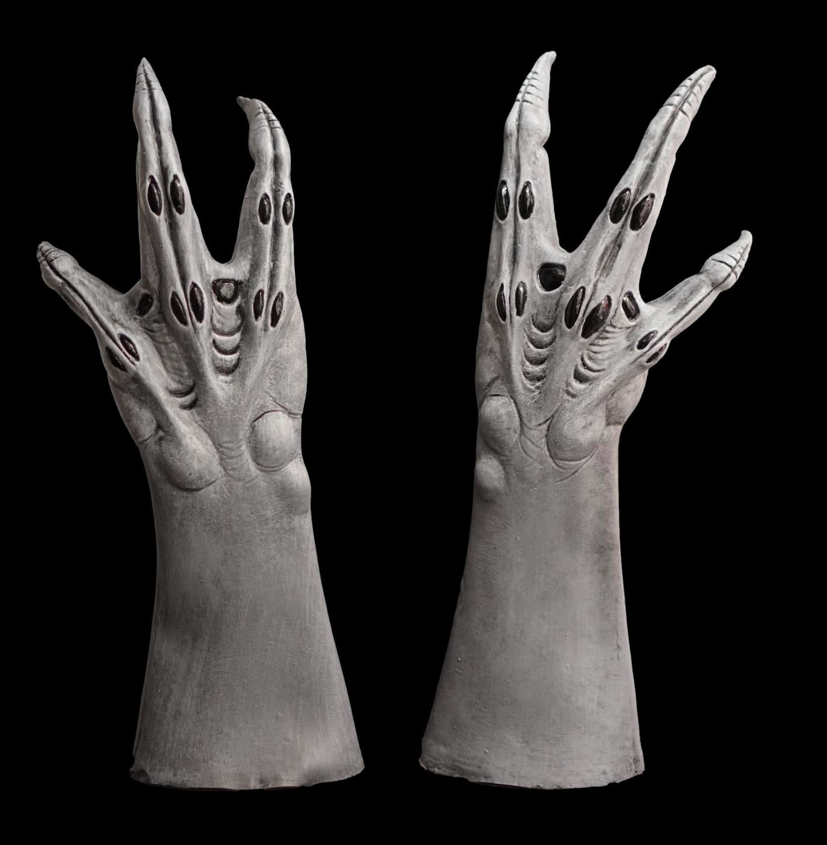 "Ultimate Alien Hands- Grey" Deluxe Latex Halloween Costume Gloves ...