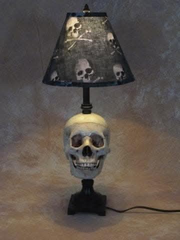 "Desk Lamp with Life-size Skull and Bone Shade" Haunted House Lighting ...