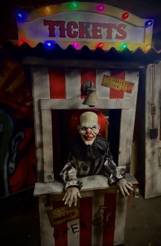 Haunted Ticket Booth Animatronic | The Horror Dome